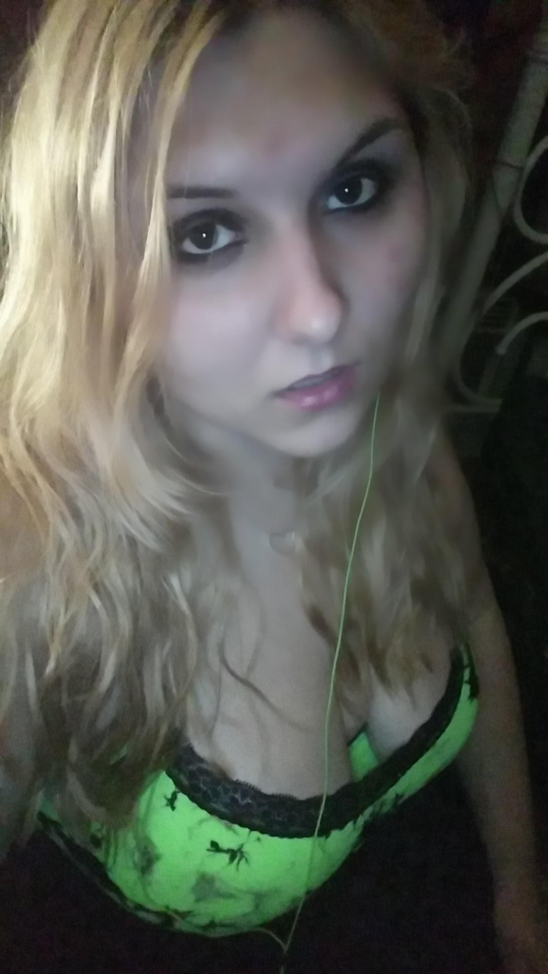 I love giving blowjobs 😏🐰 | Scrolller