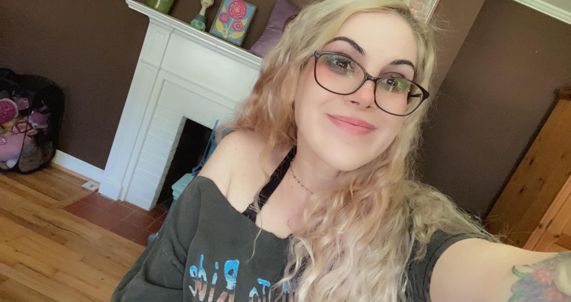 Be my bf (over 18) | Scrolller