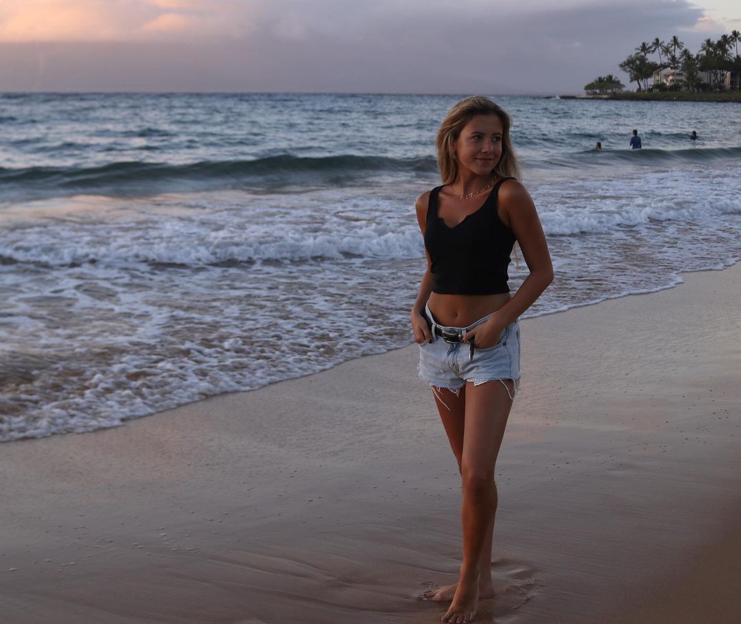 Beach bombshell | Scrolller