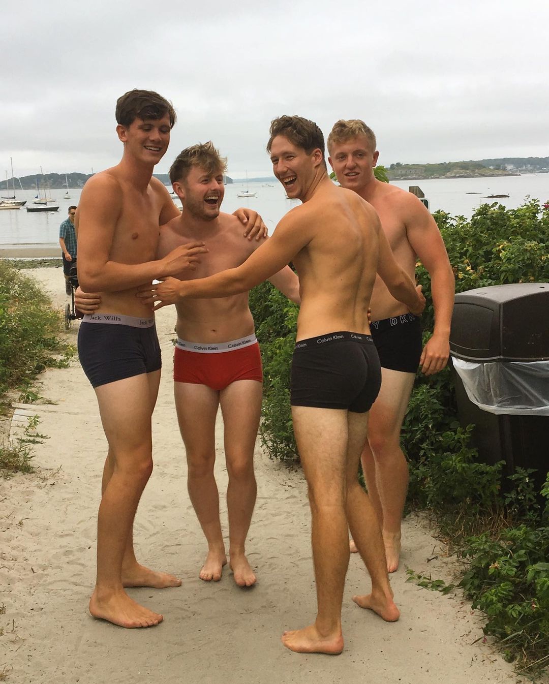 Beach bros | Scrolller