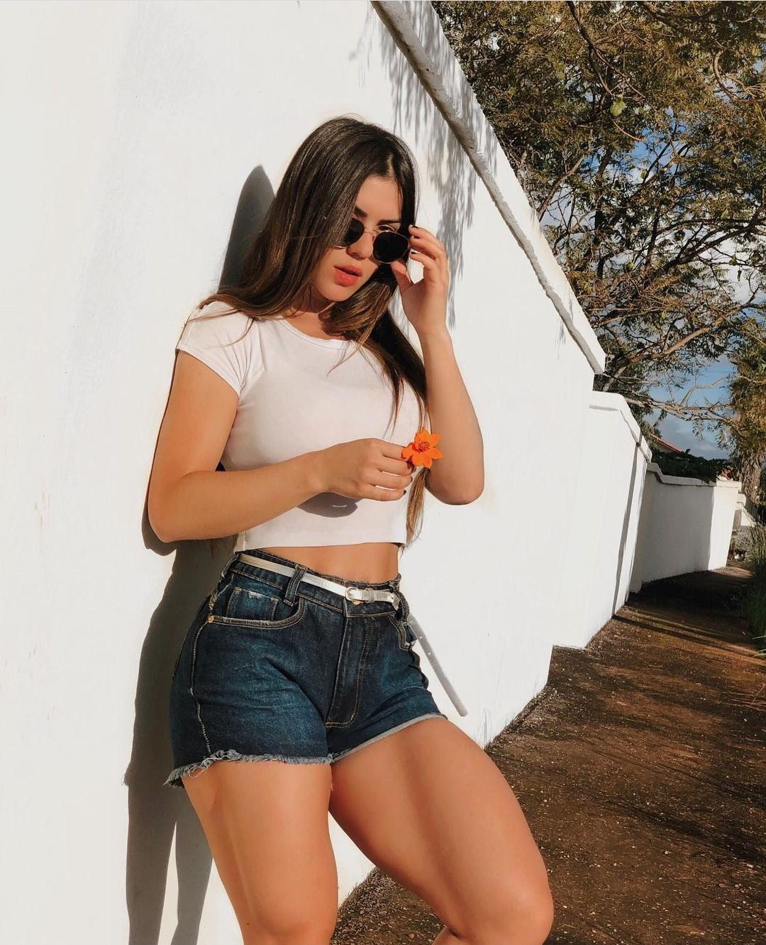 Beatriz Azevedo | Scrolller