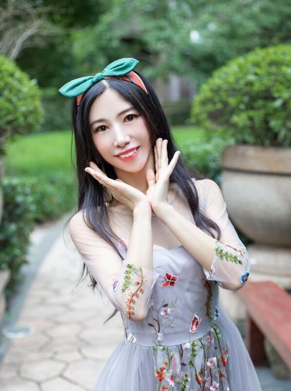 Beautiful at her 43 | Scrolller