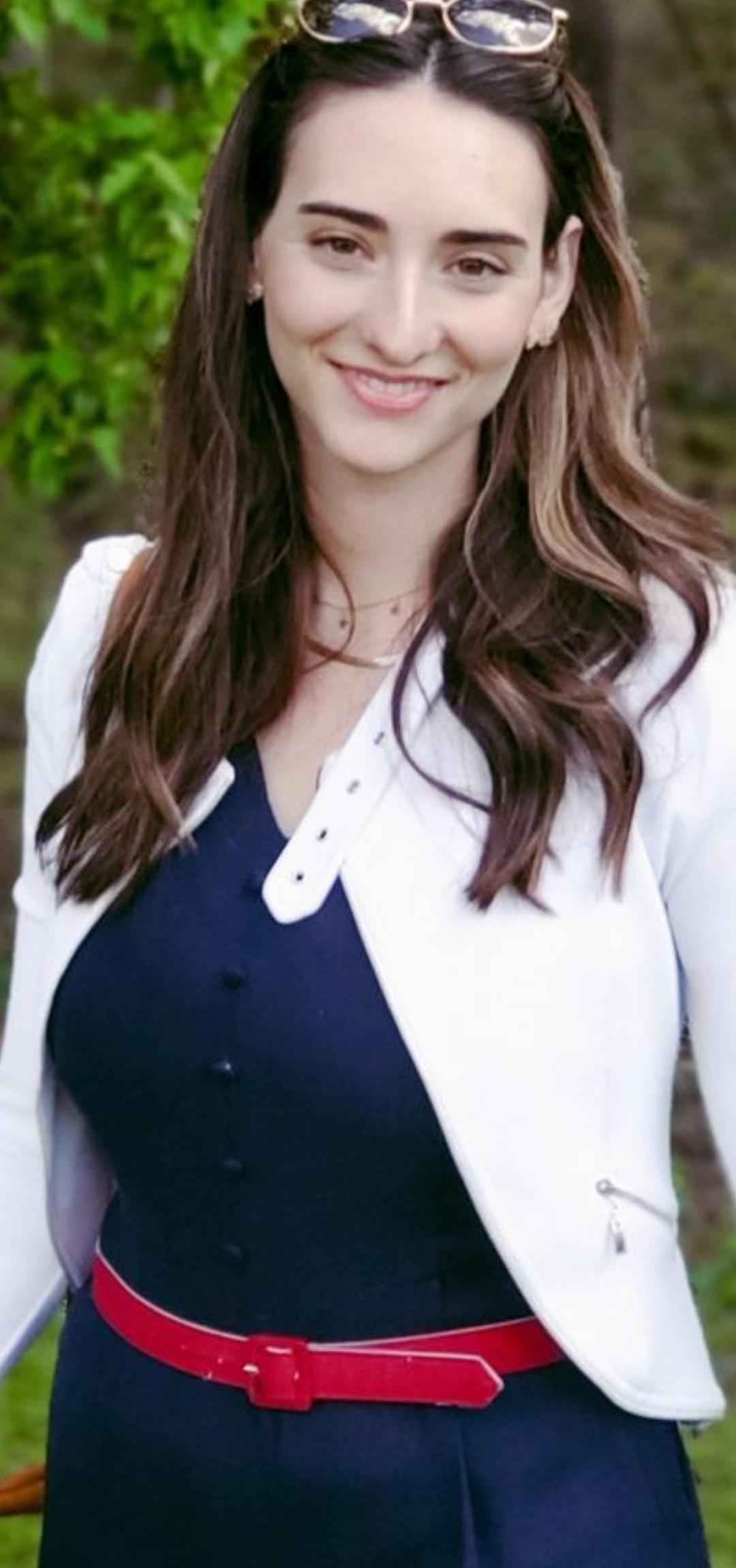 Beautiful but painfully modest 4/11/21 | Scrolller