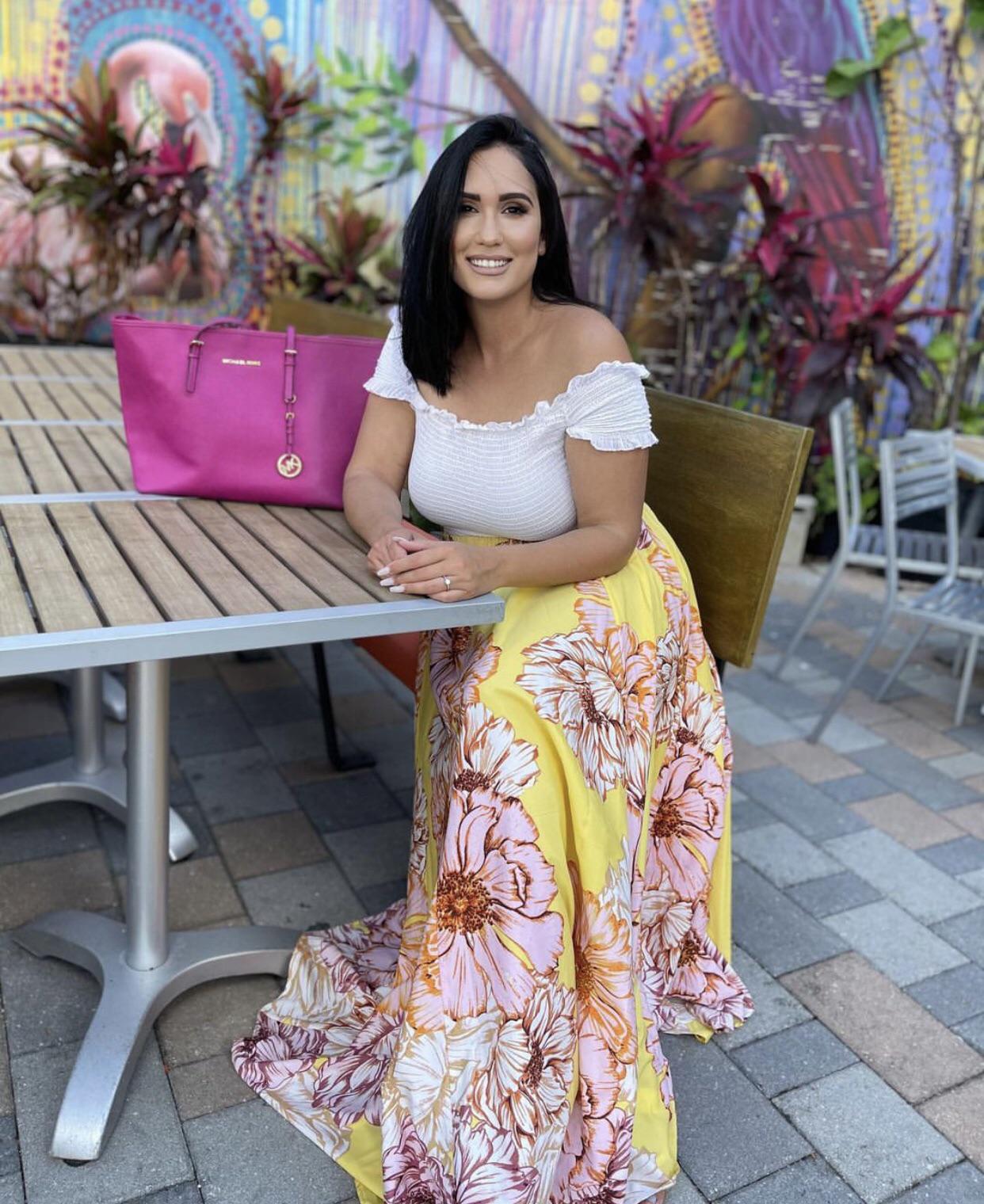 Beautiful lady ready for a fiesta 🪅 | Scrolller