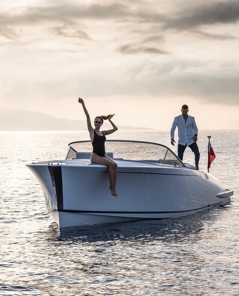 Beautiful. The boat, too. | Scrolller