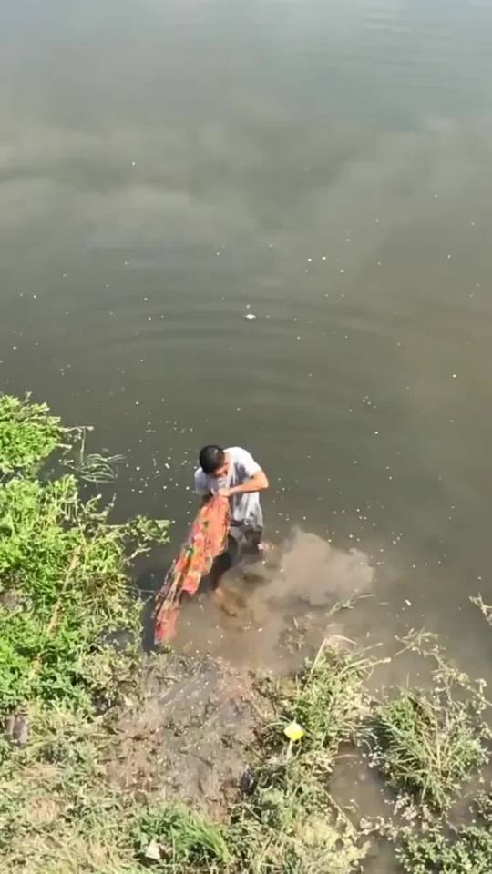 Beautiful throw of a colorful cast net | Scrolller