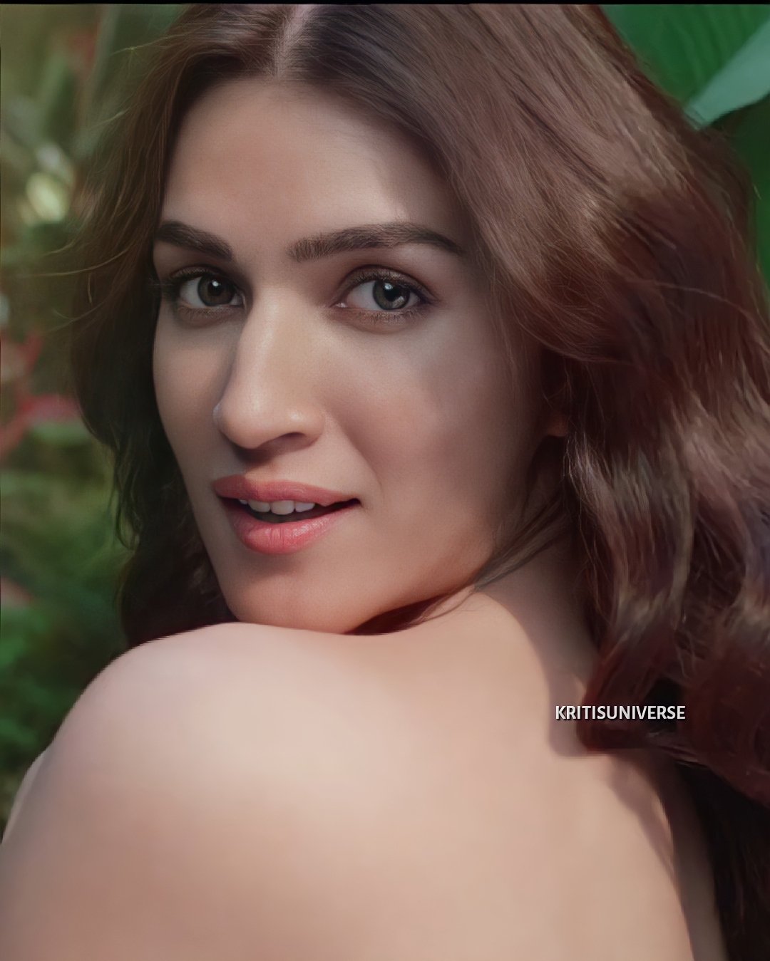 Beauty-Queen Kriti | Scrolller