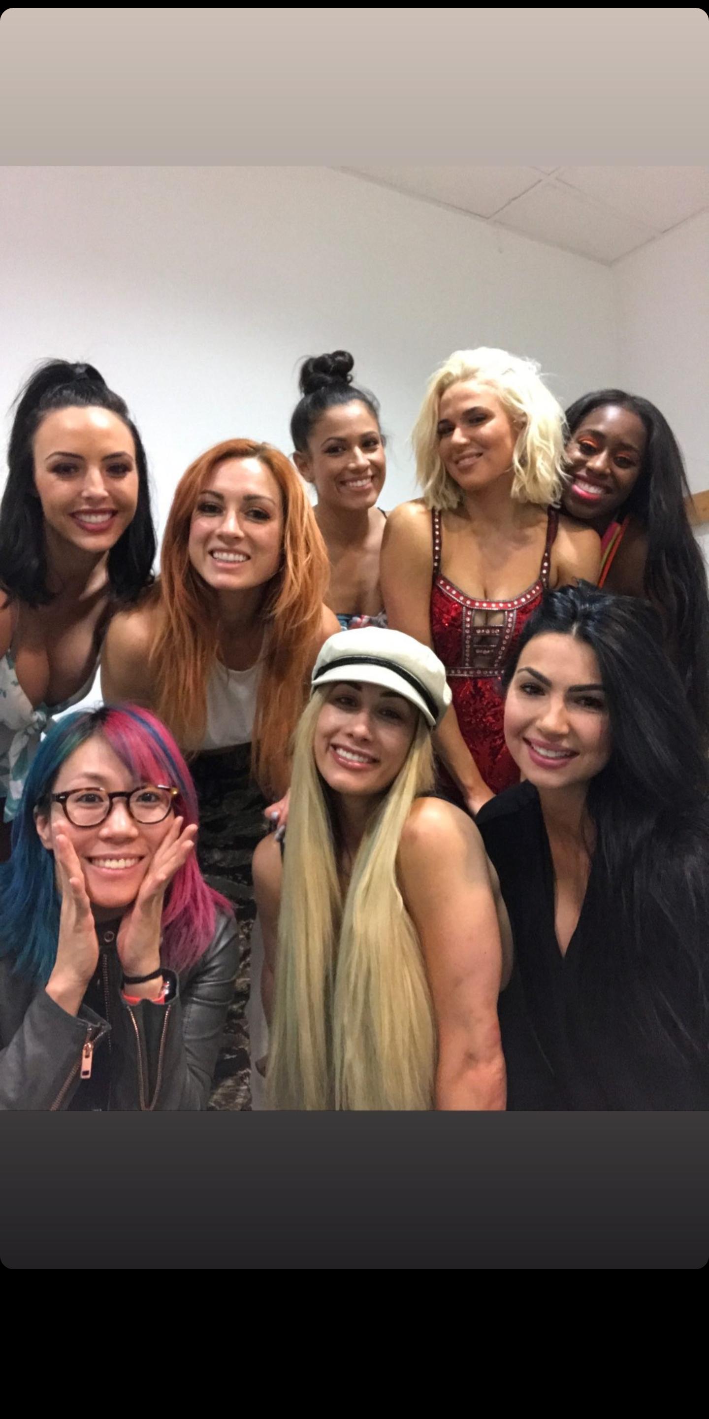 Mella and the girls | Scrolller