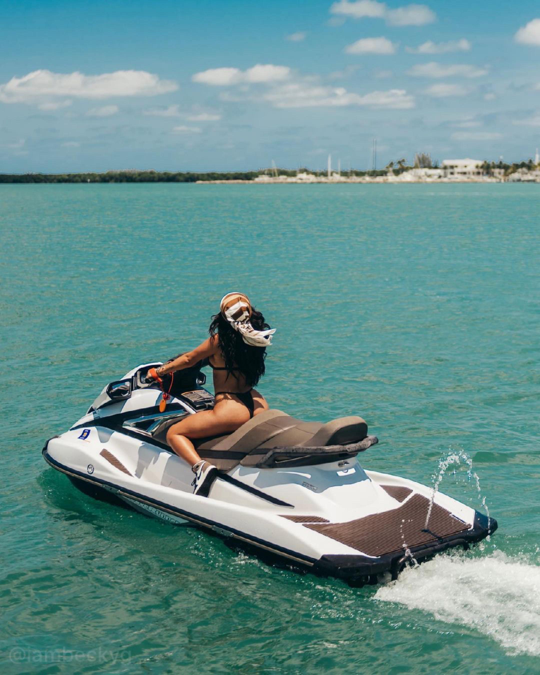 Becky g booty | Scrolller