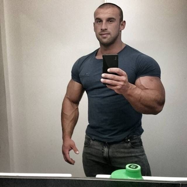 Beefy dude | Scrolller