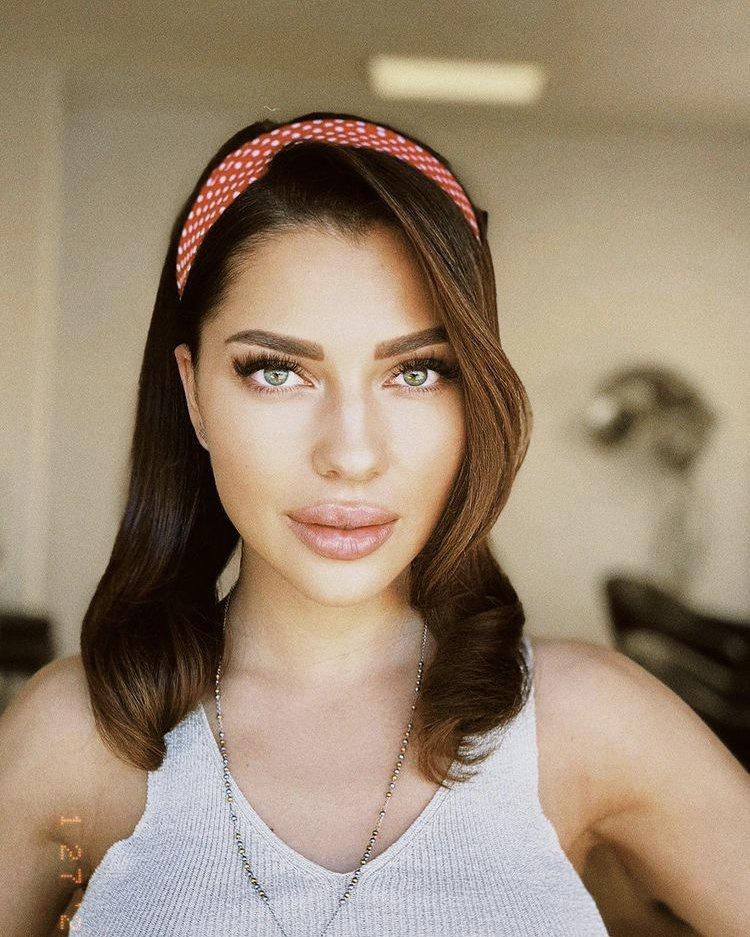 Bella Popa, instagrameriță | Scrolller