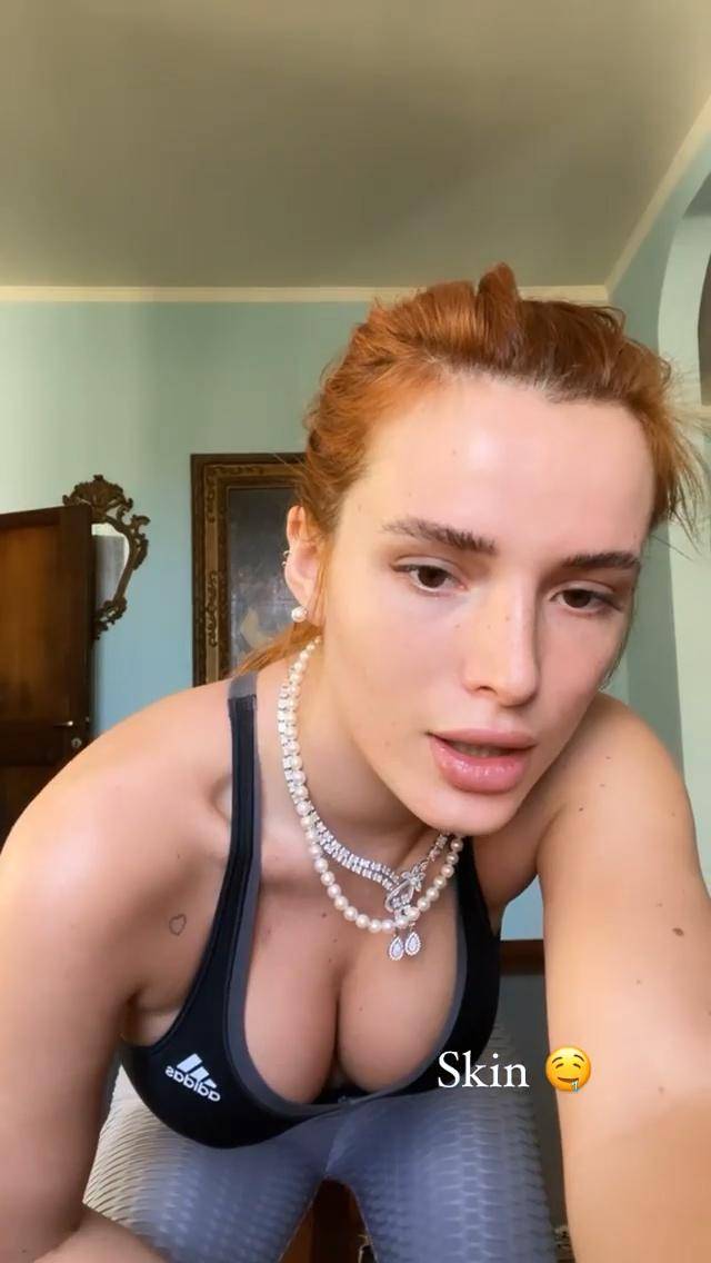 Bella Thorne plays peek a boob | Scrolller