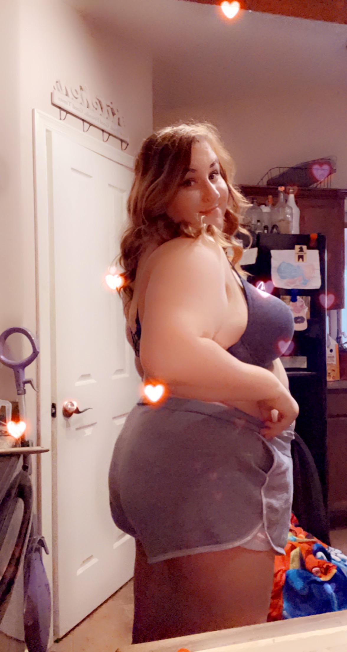 Bend me over the kitchen counter 😜 | Scrolller