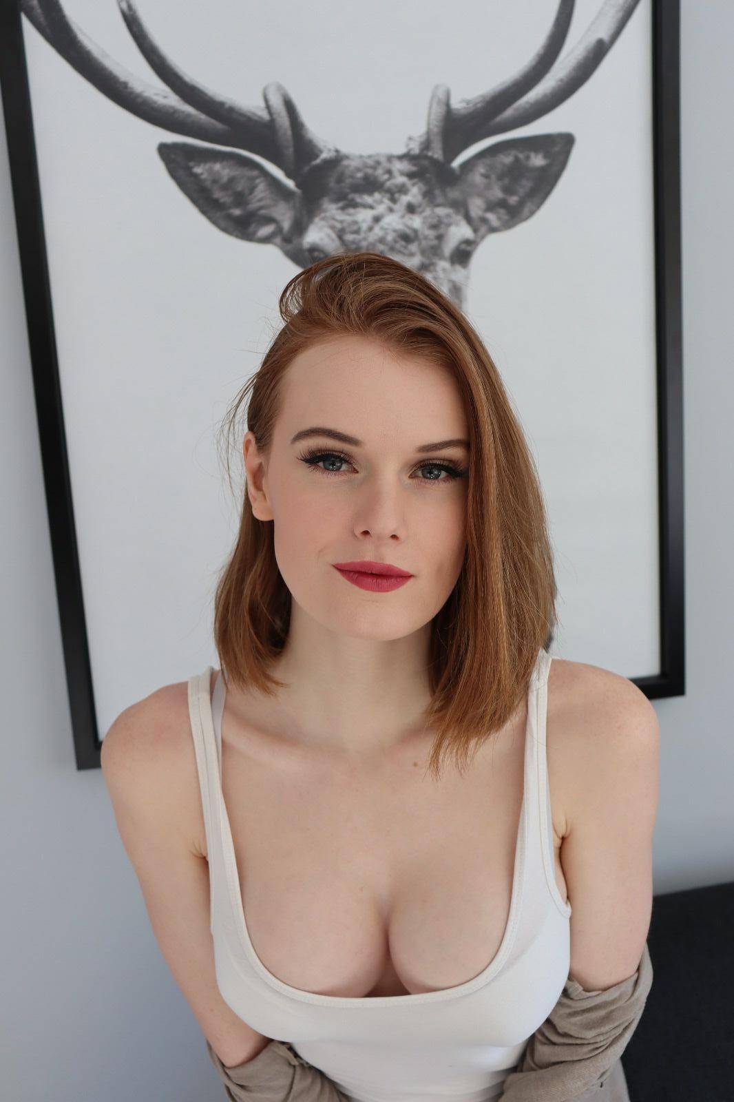 Bending over [F] | Scrolller