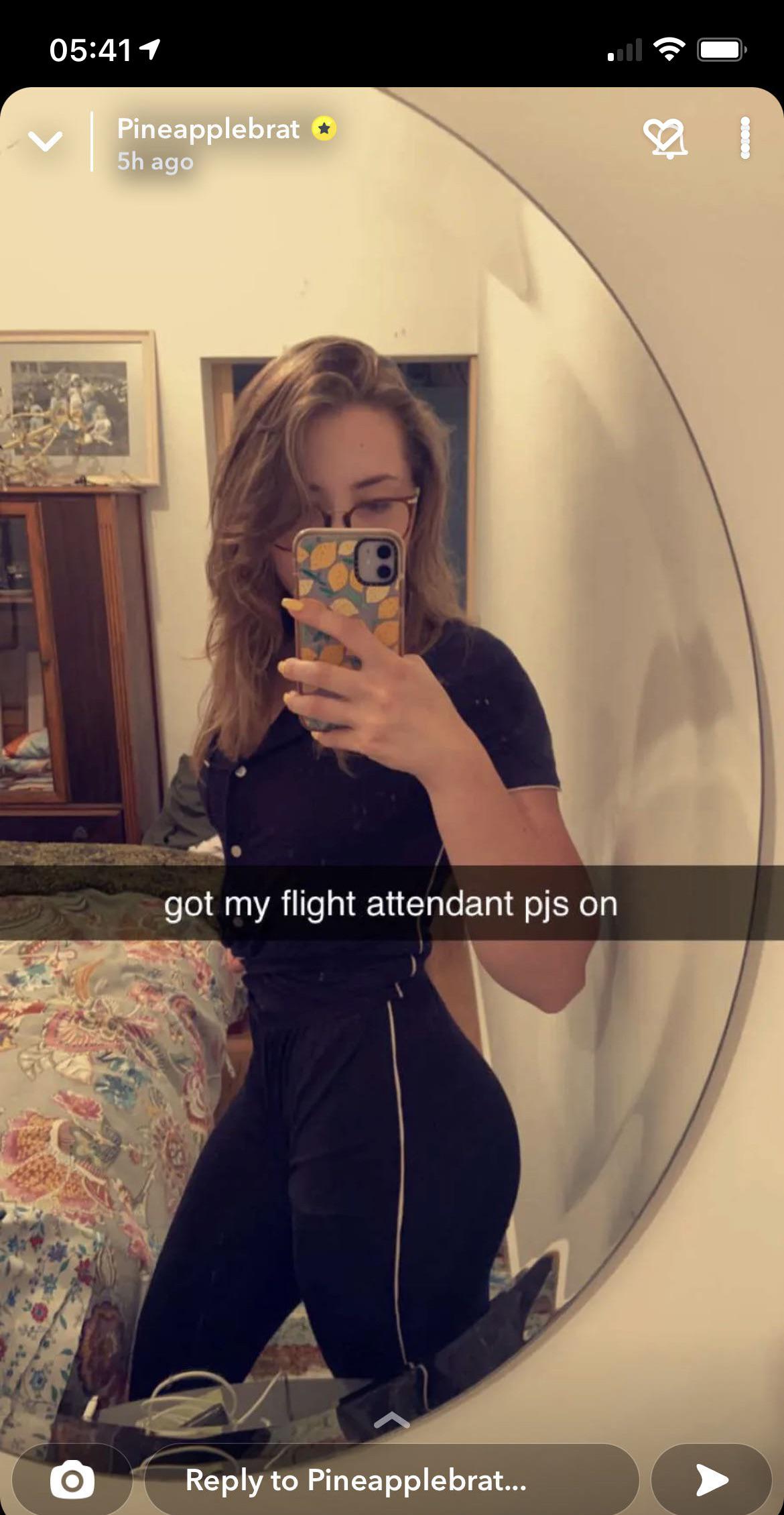 Best flight attendant ever 🍍🤩 | Scrolller