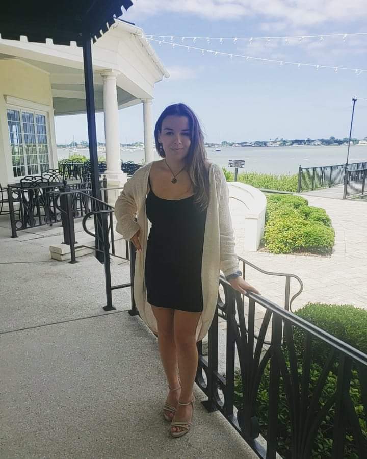 Beth Any | Scrolller