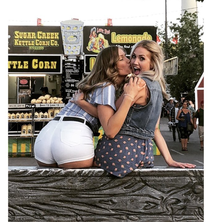 Beth BBCan9's ass is actually pretty nice (left) | Scrolller