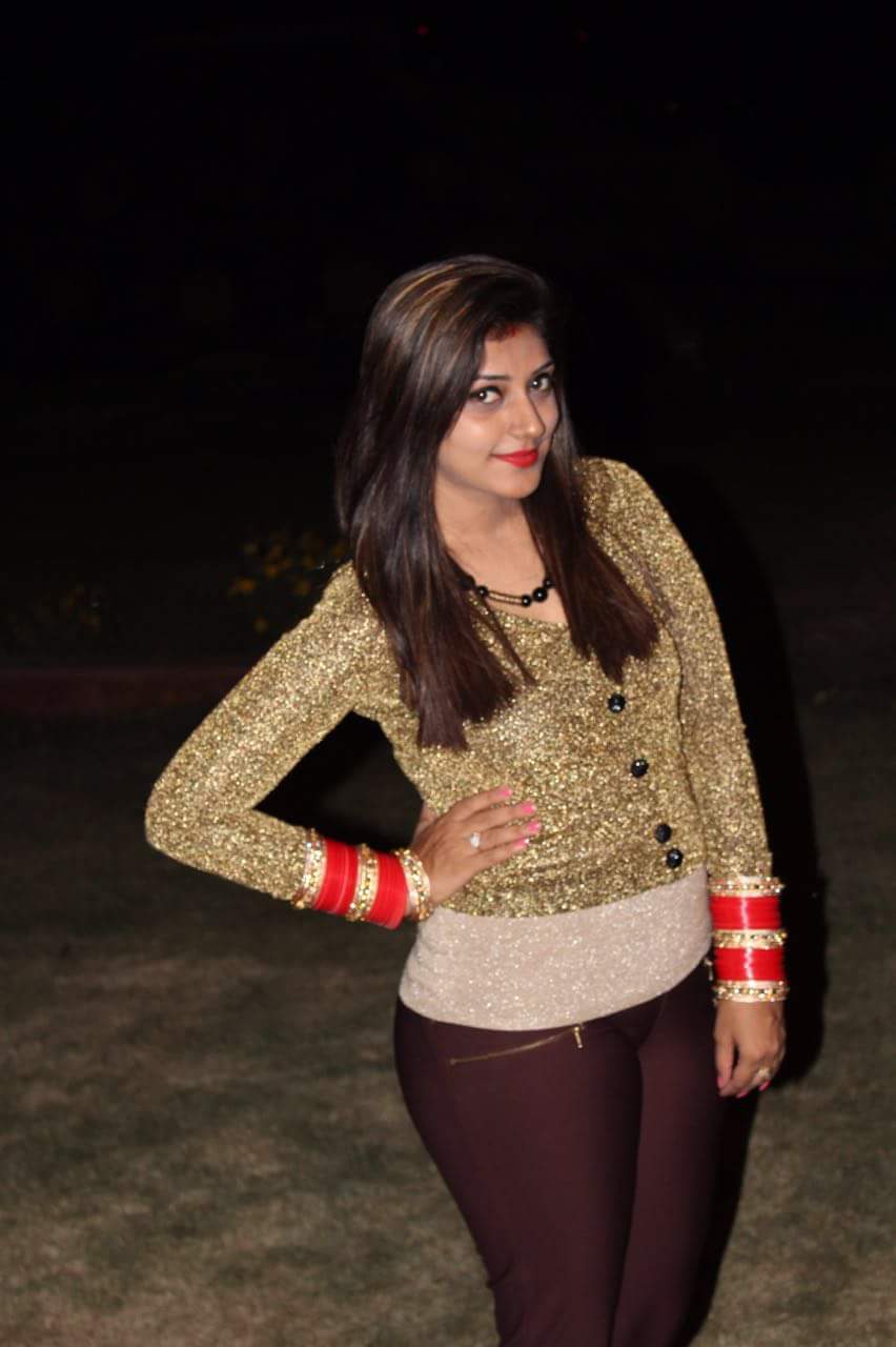 Bhabhi looking at a big black stud.. | Scrolller