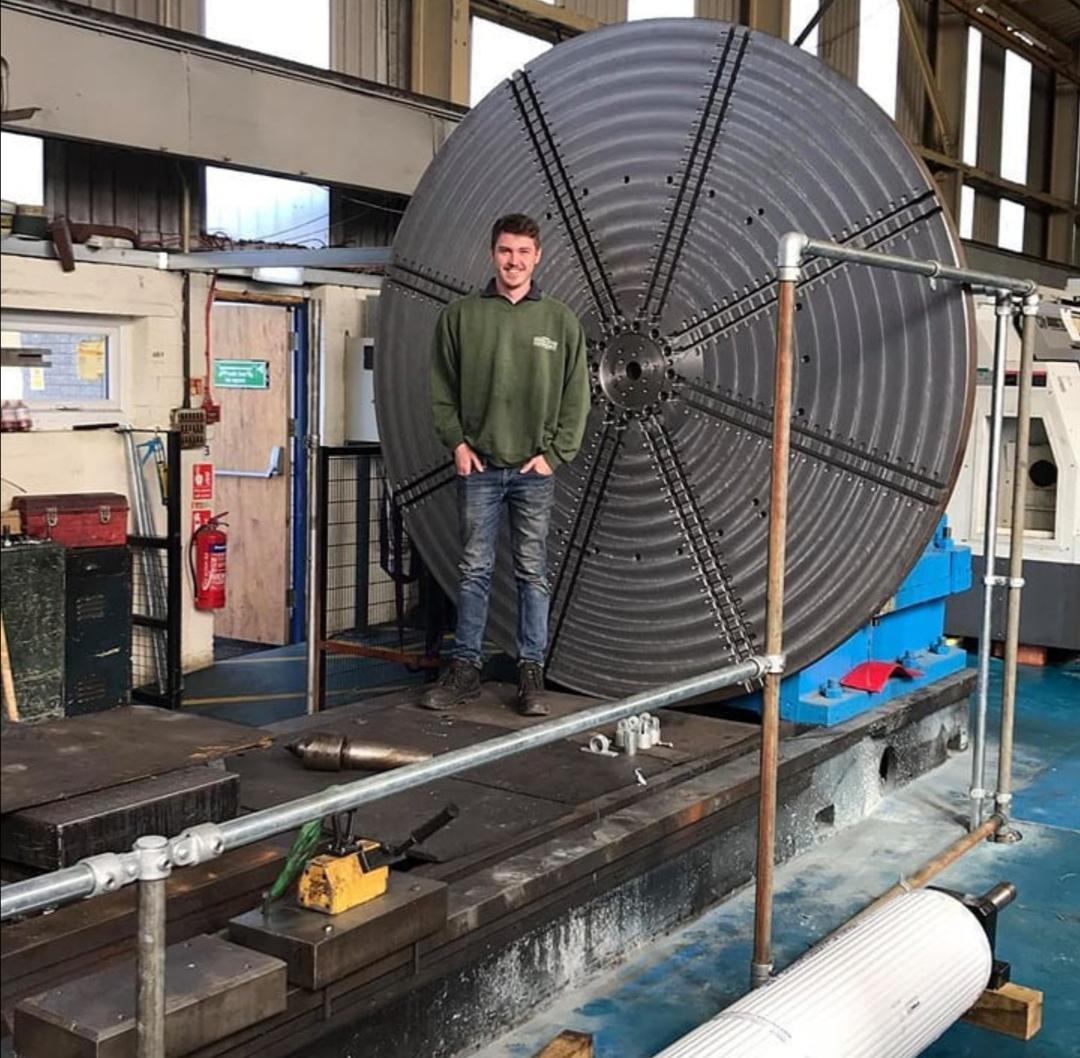 Big ol lathe | Scrolller