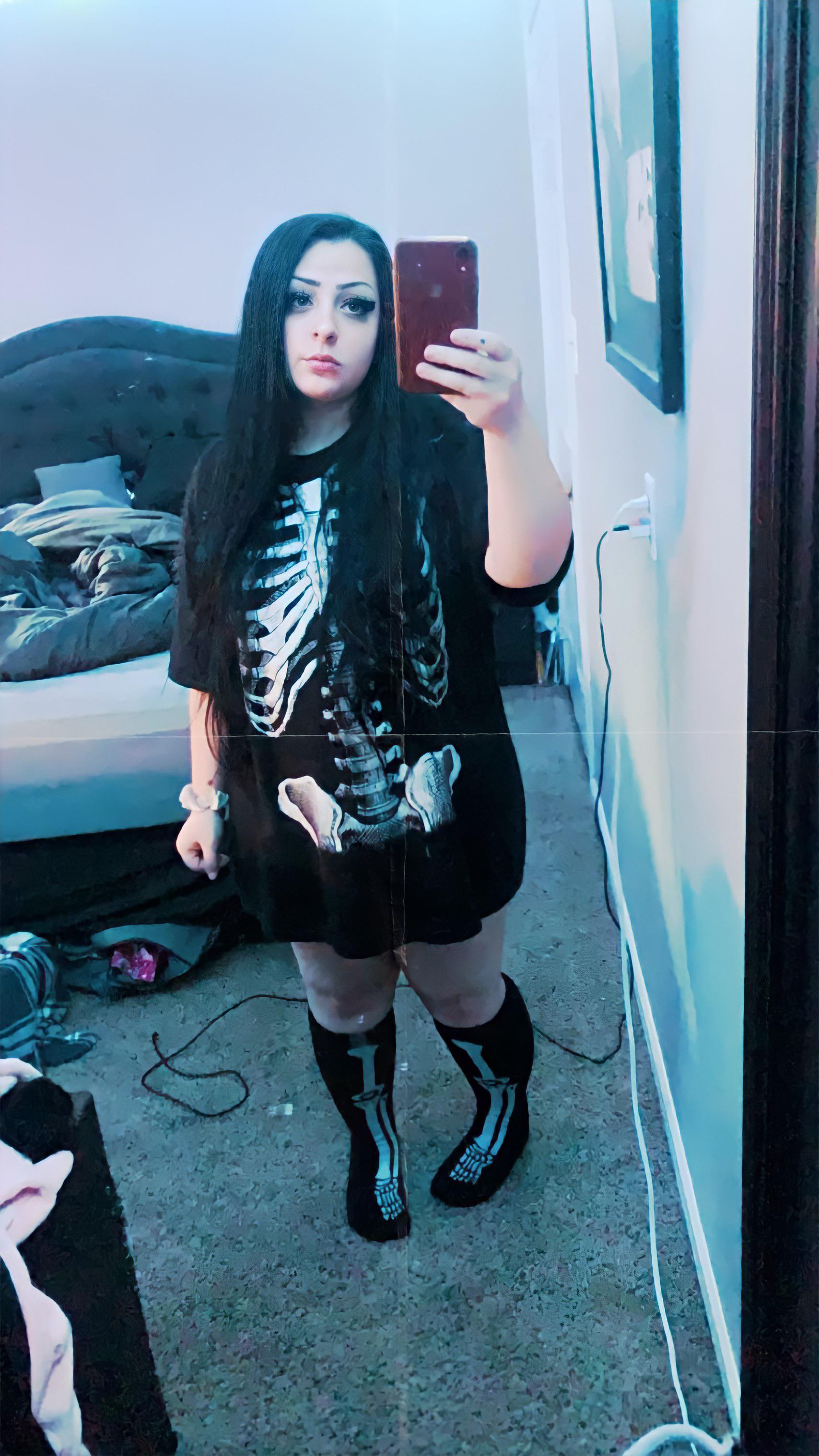 Big t-shirts and no pants 🖤 | Scrolller