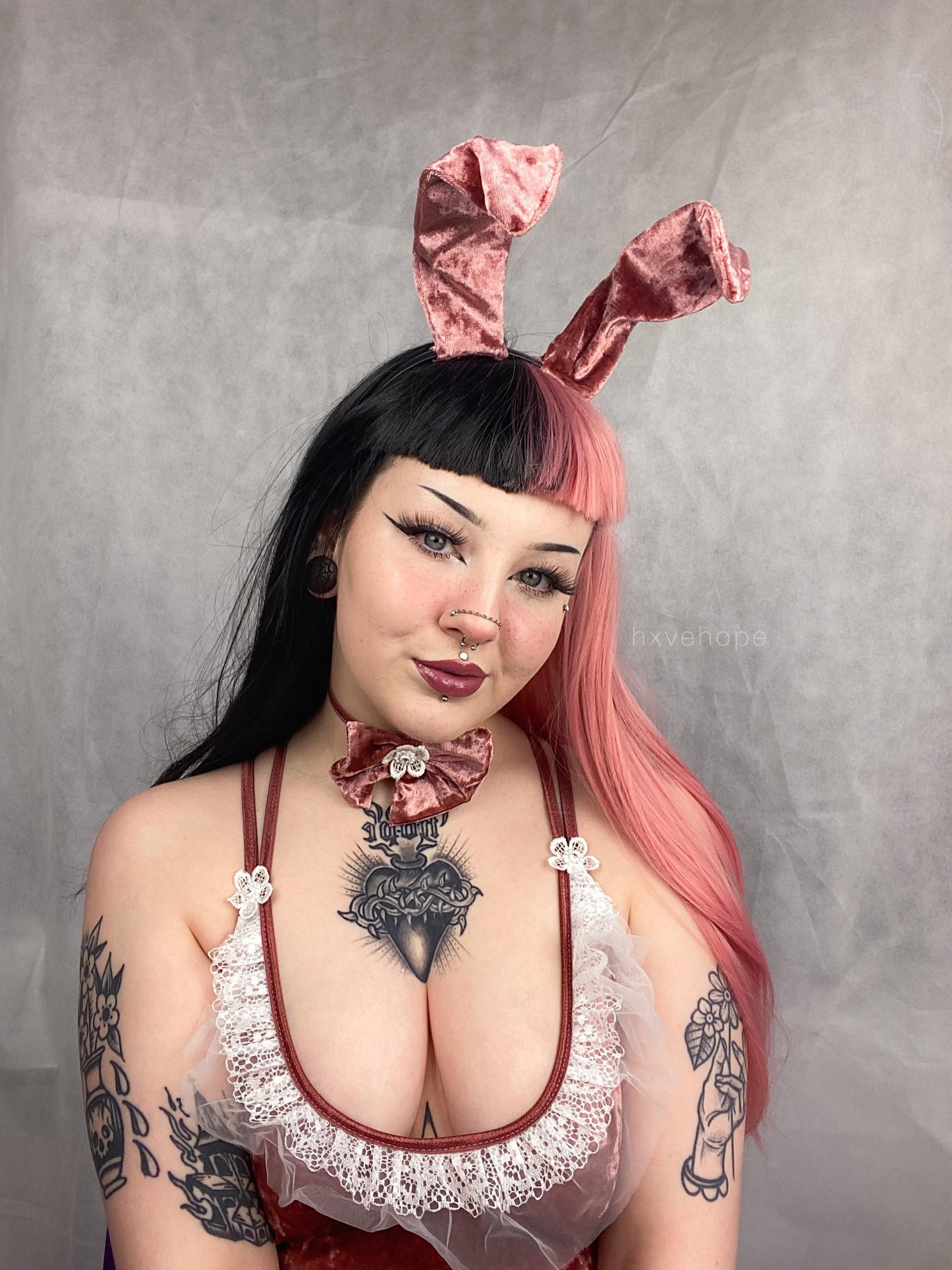 Emo bunny | Scrolller