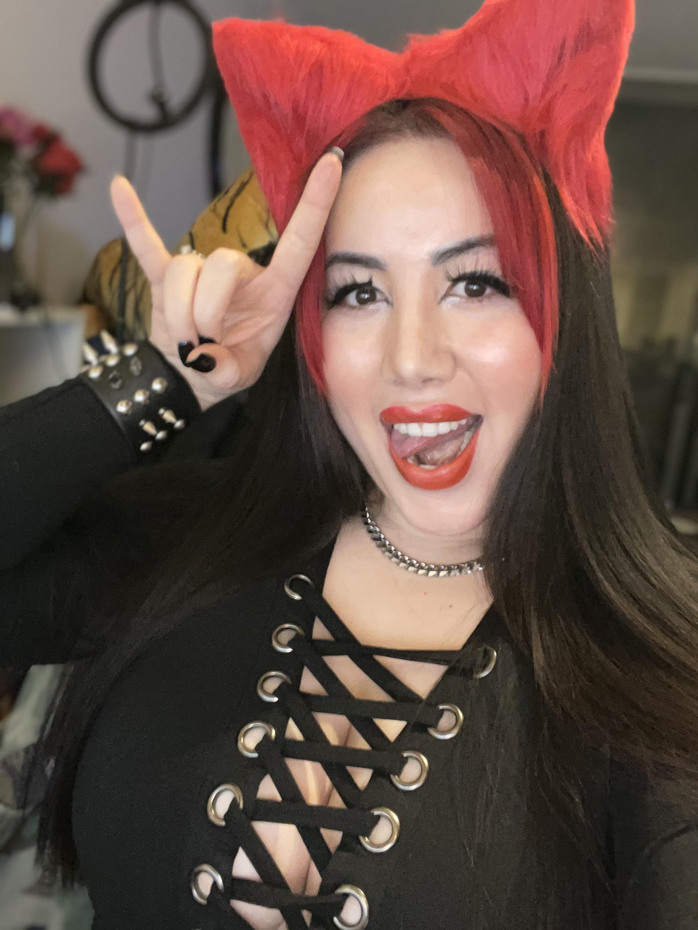 Big Tiddy Goth Neko Waifu | Scrolller