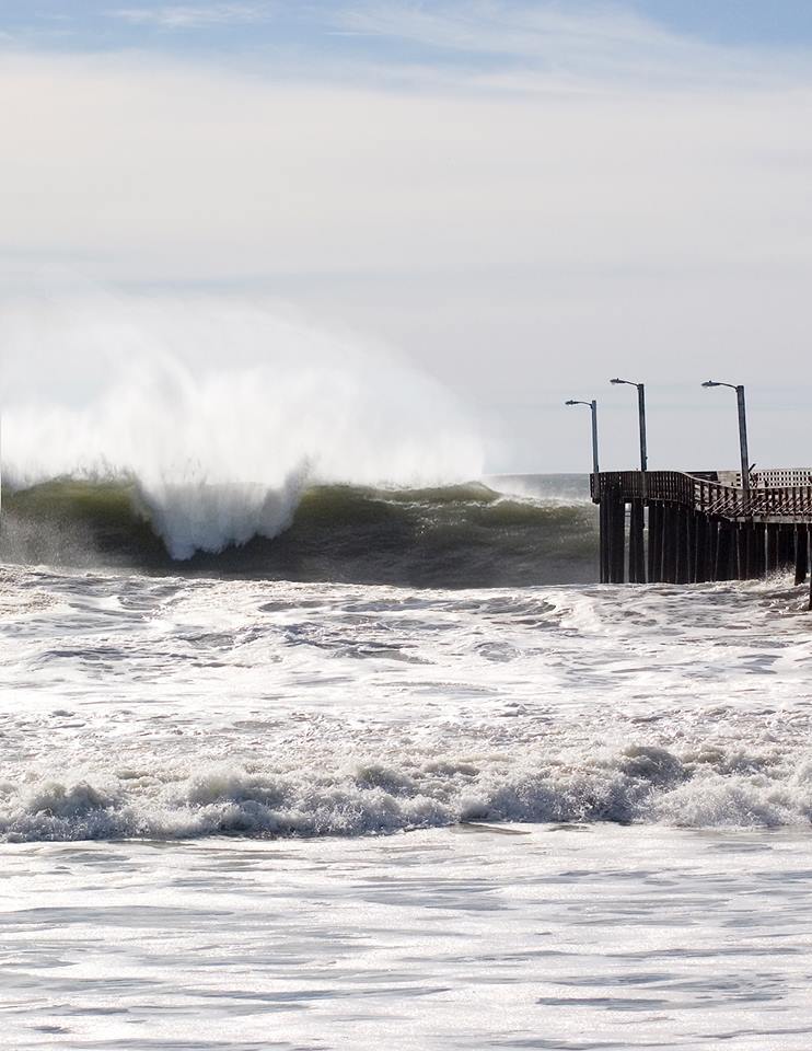 Big waves hit the pier | Scrolller