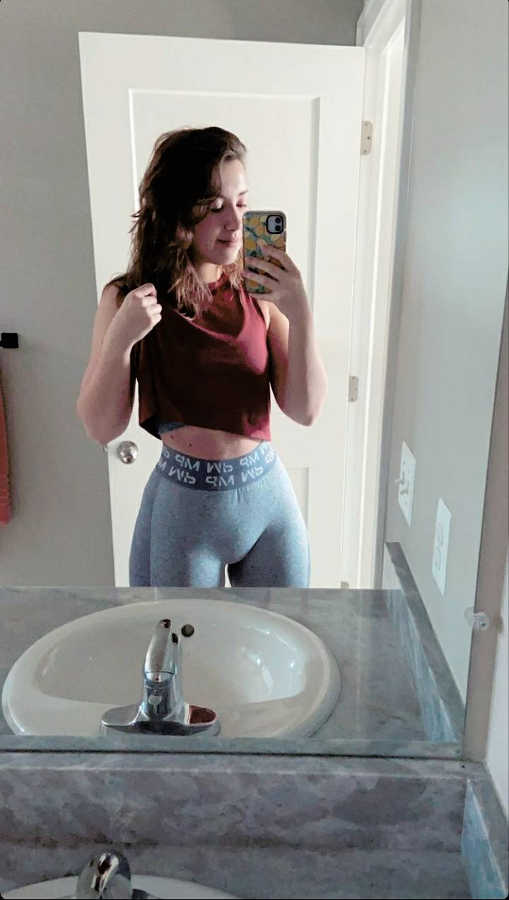 Bigger bulge than her bf | Scrolller