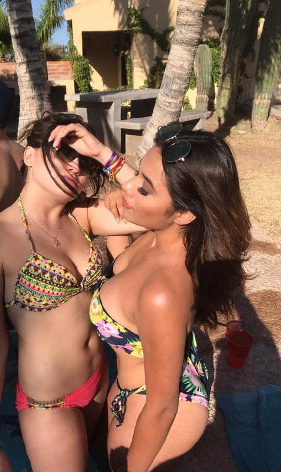 Bikini friends 😉 | Scrolller