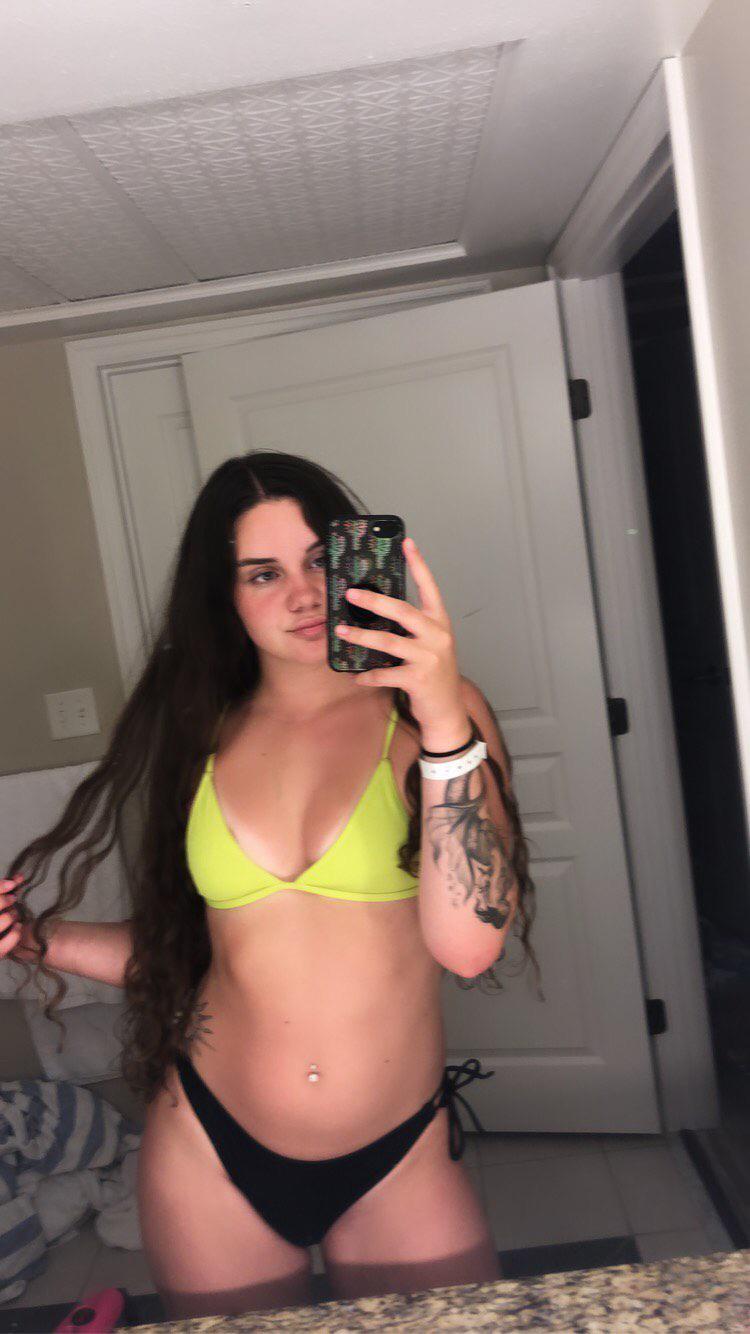 Bikini selfie (iktr) | Scrolller