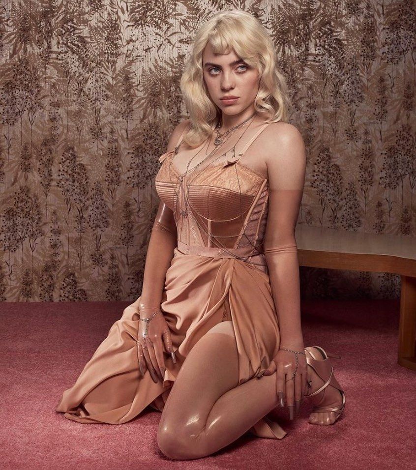 Billie Eilish on her knees ready to suck dick | Scrolller