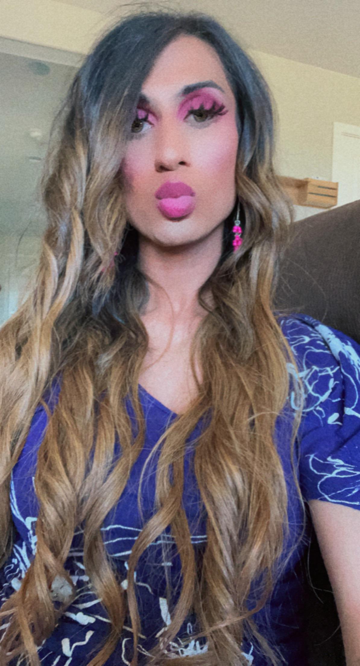 Bimbo Barbie in training. | Scrolller