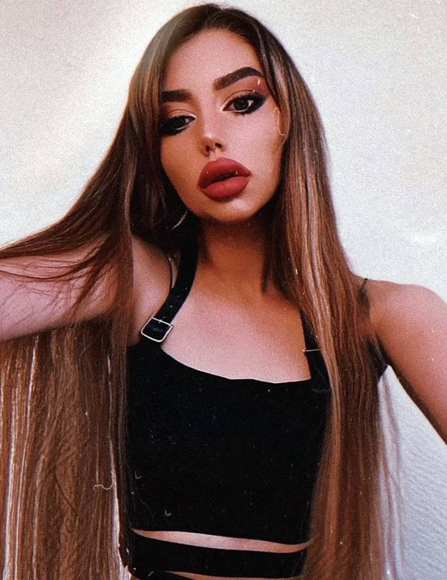 Bimbo Lips | Scrolller