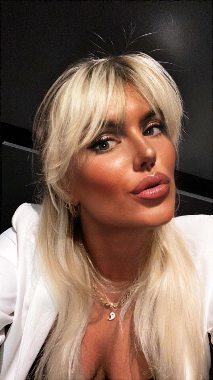 Bimbo Queen | Scrolller