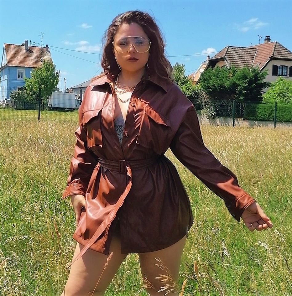 bitch in the field | Scrolller