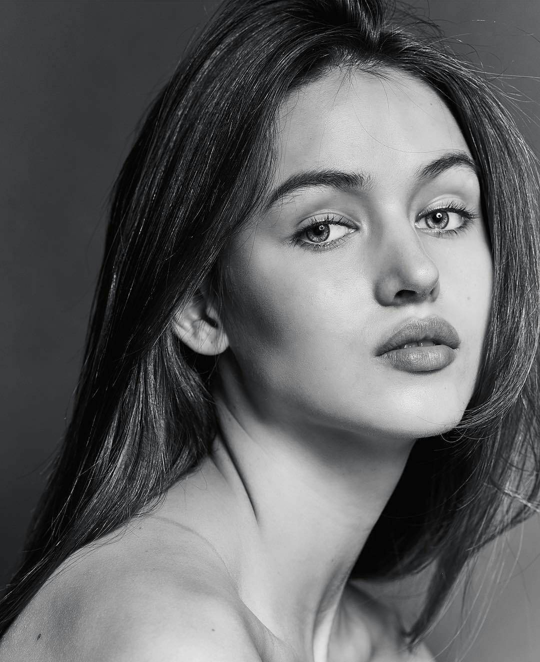 Black and White Portrait | Scrolller