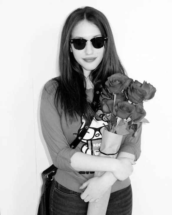 Black and White Roses | Scrolller