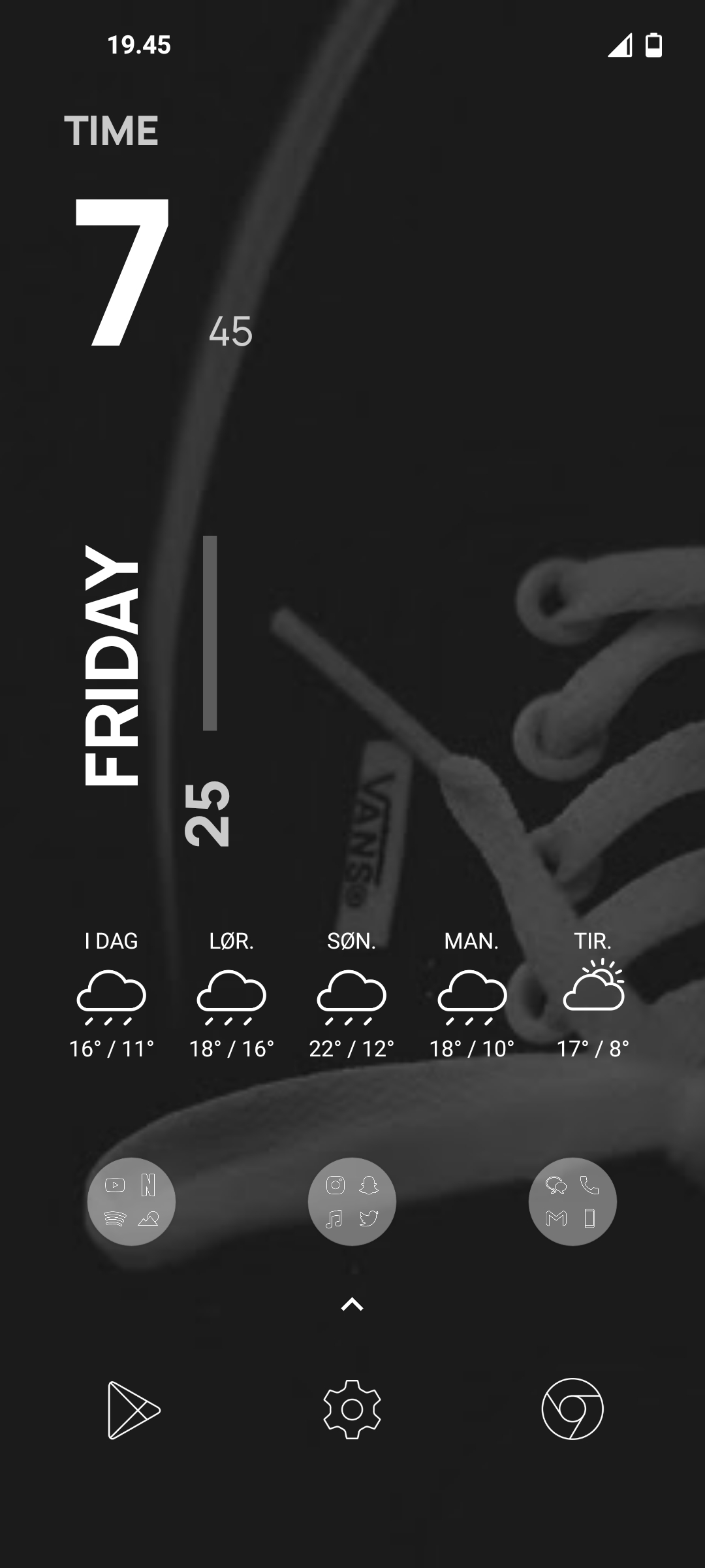 Black and White theme. | Scrolller