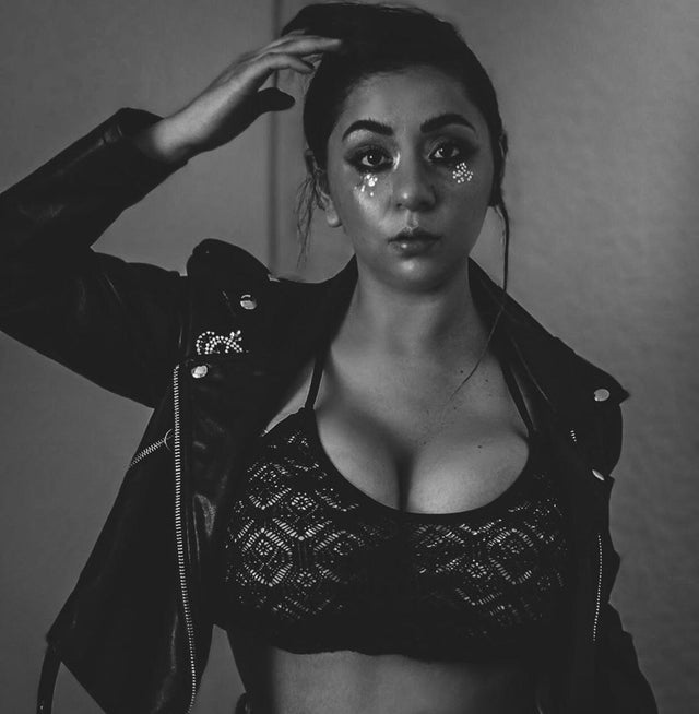 Black bra | Scrolller