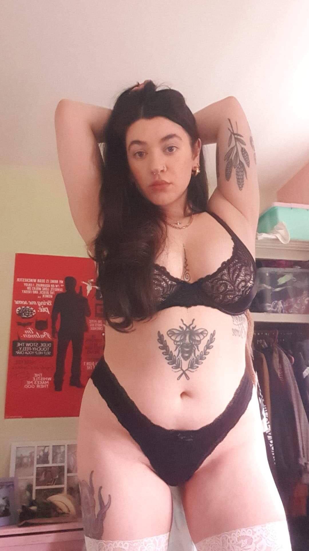 💖🌶 uploading on OF daily with juicy content! Natural big tiddies and a juicy butt 👀🍑 not ...