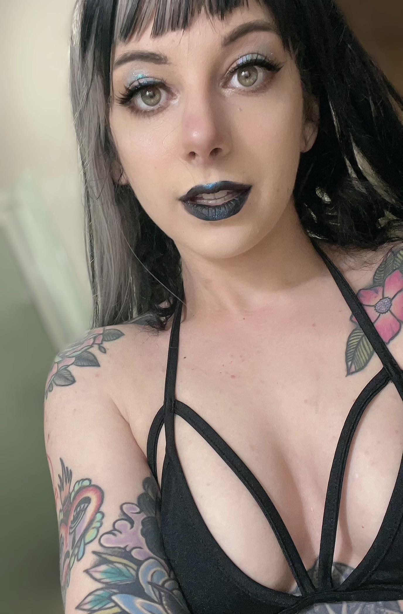 Black lipstick is my favorite | Scrolller