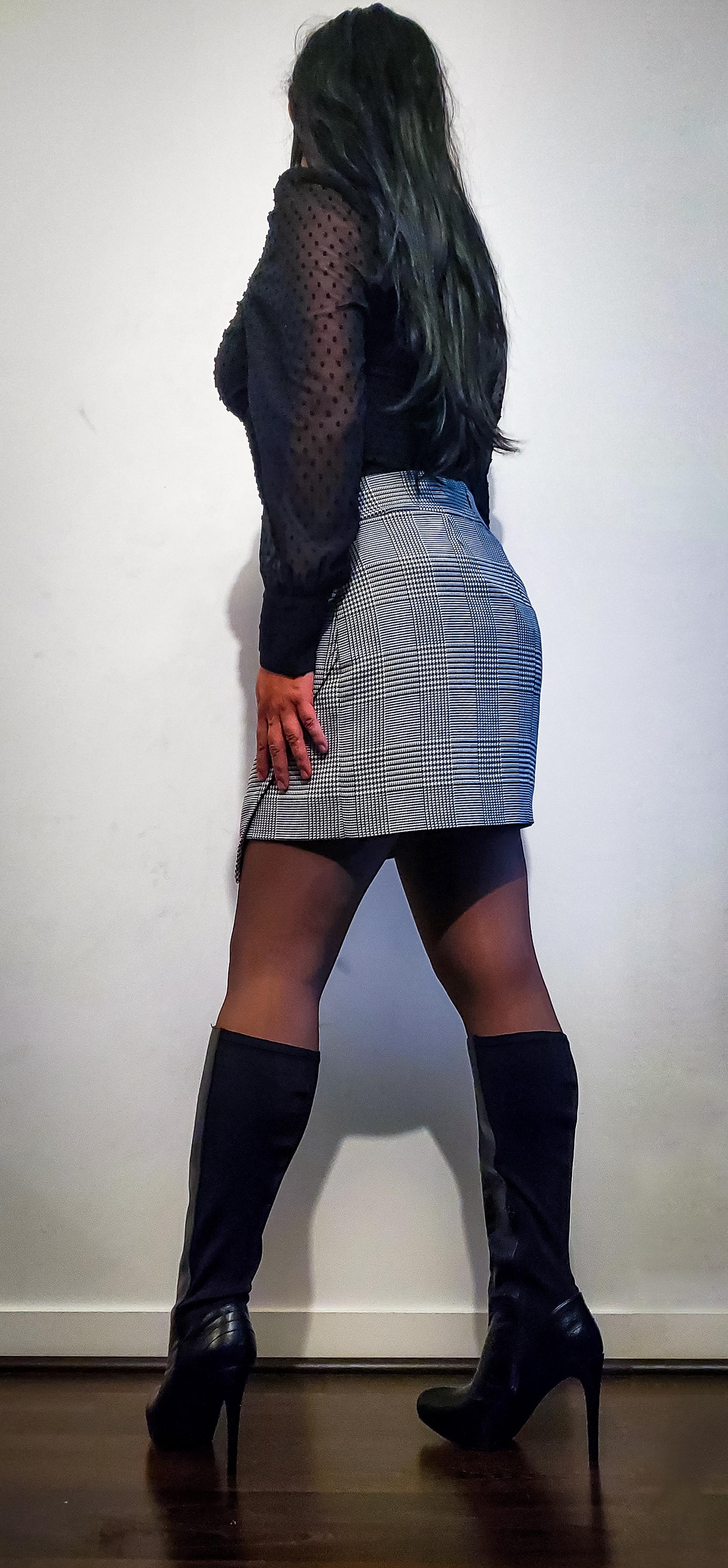 Black never fails! Happy hump day! | Scrolller