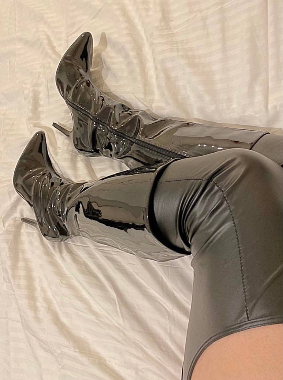 Black stiletto knee boots with leather leggings! | Scrolller