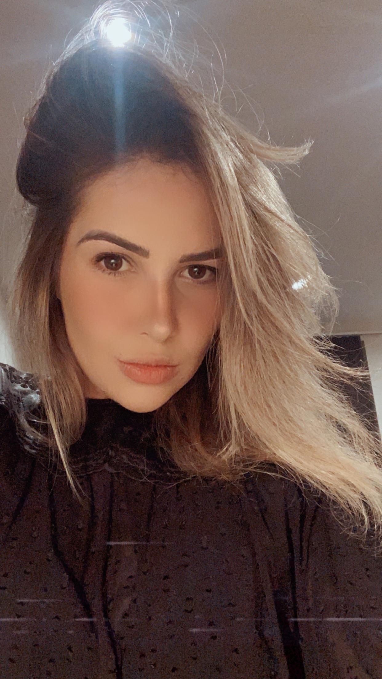 Blonde girl | Scrolller