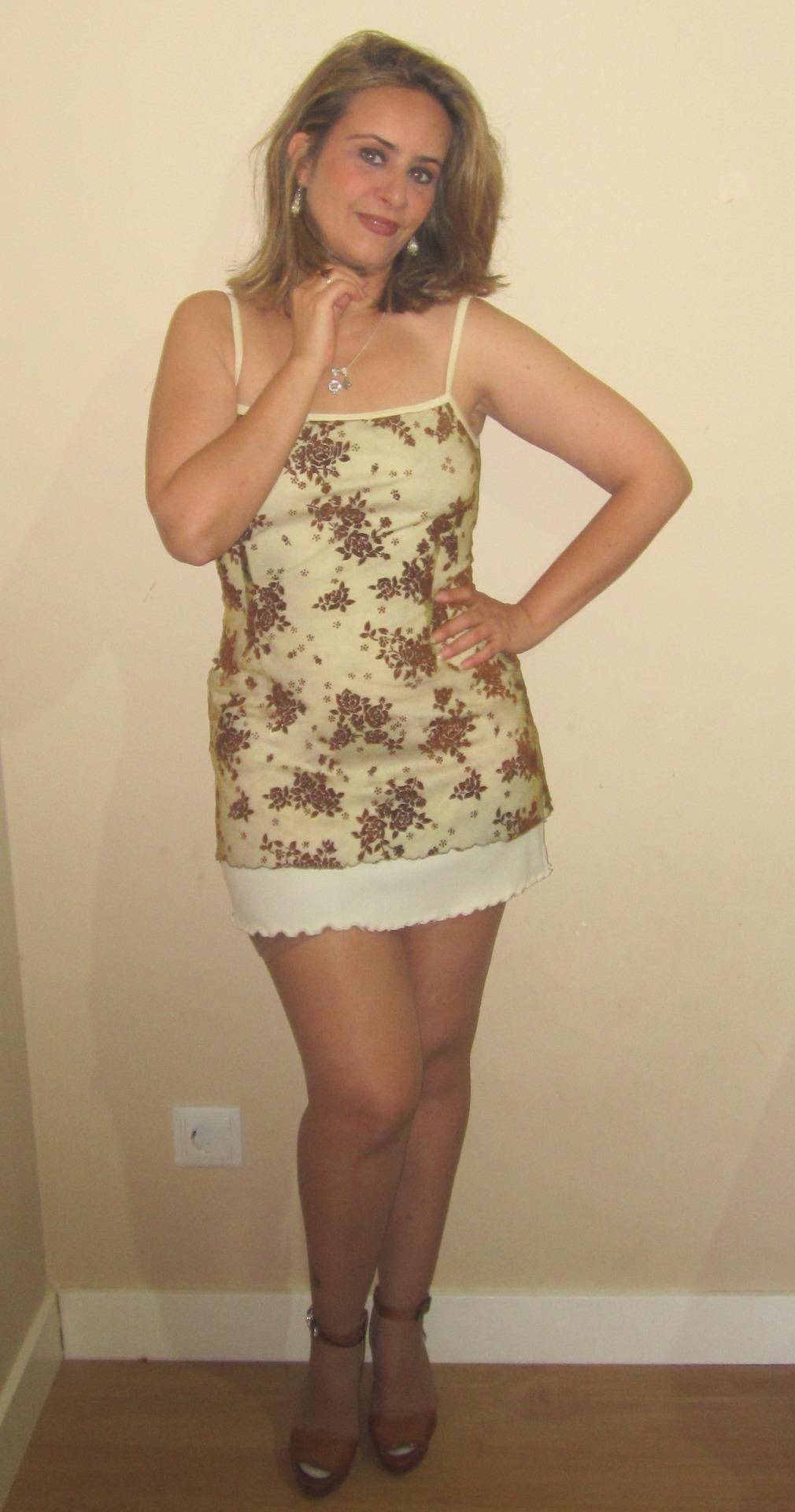 blonde-mature-in-mini-dress-high-heels-scrolller