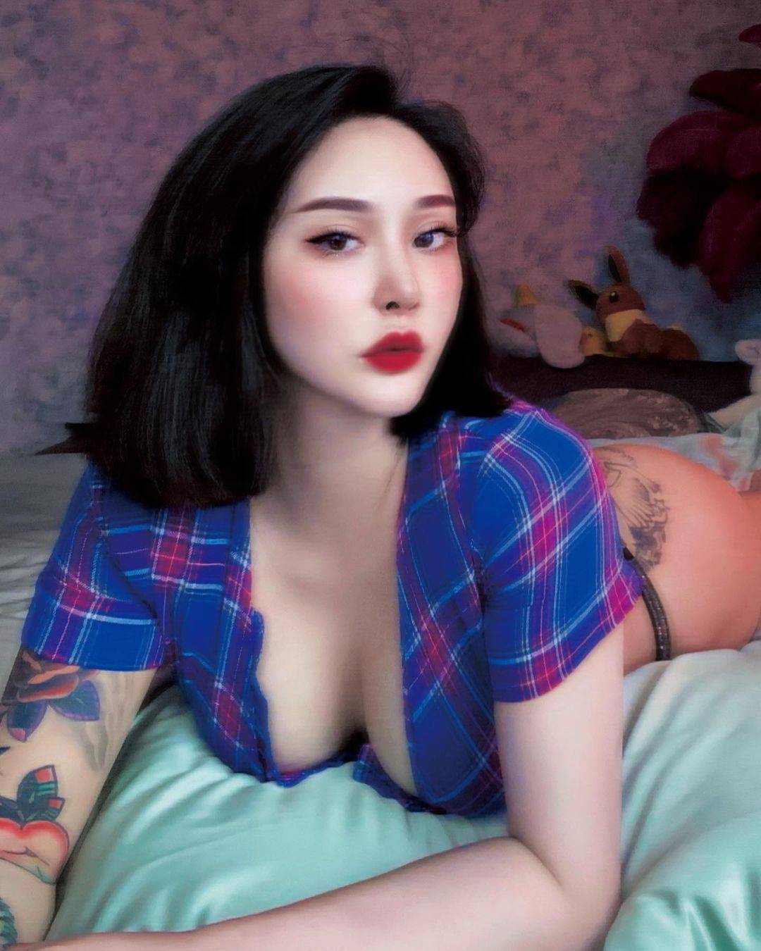 Blue crop top 2 | Scrolller