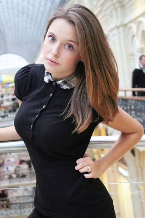 Blue Eyed Brunette | Scrolller