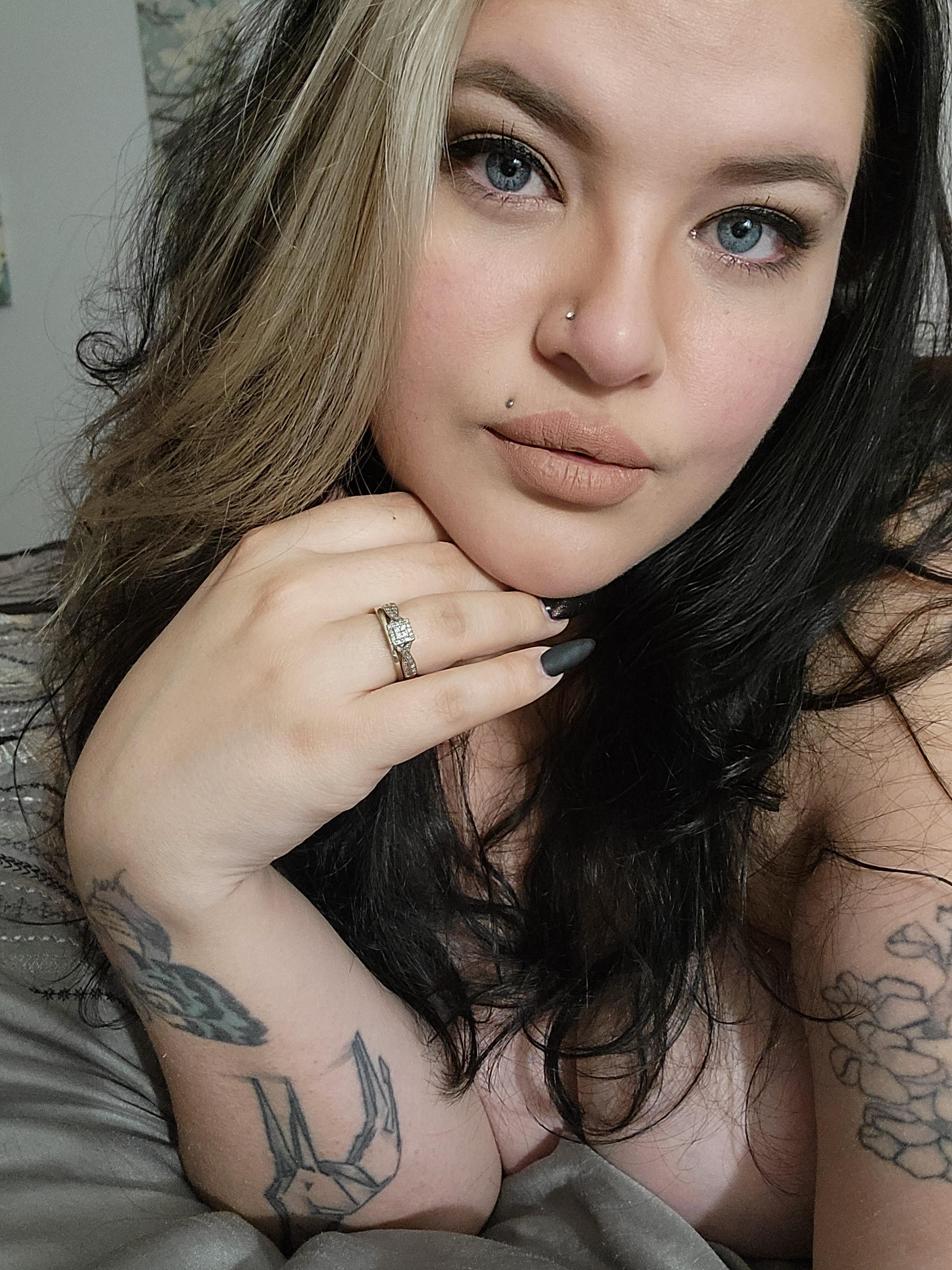 Blue eyed girl ⬇️ | Scrolller