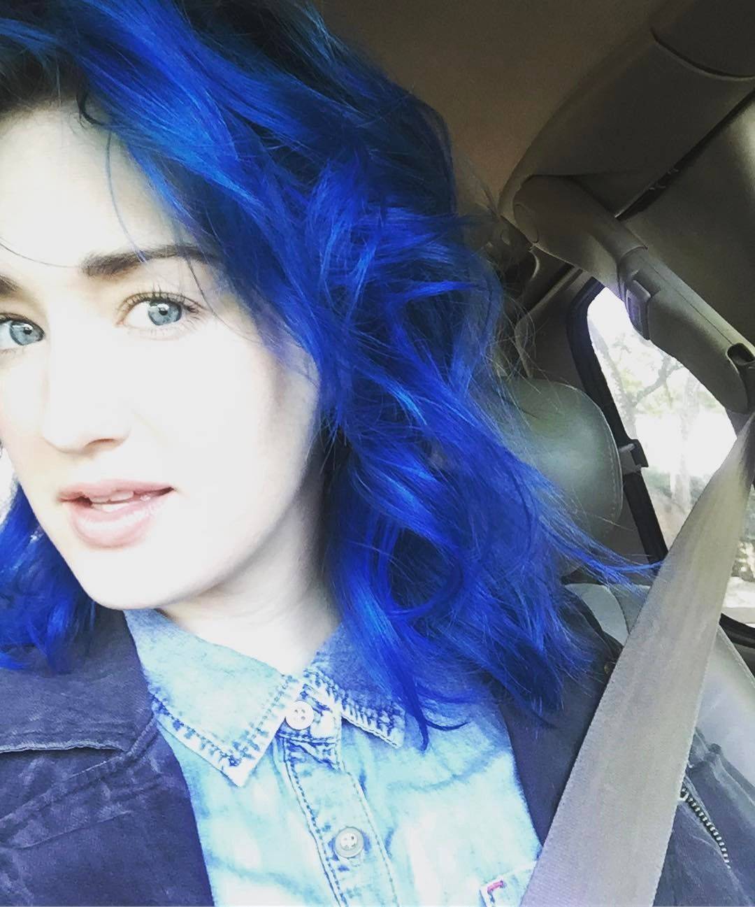 Blue haired angel | Scrolller