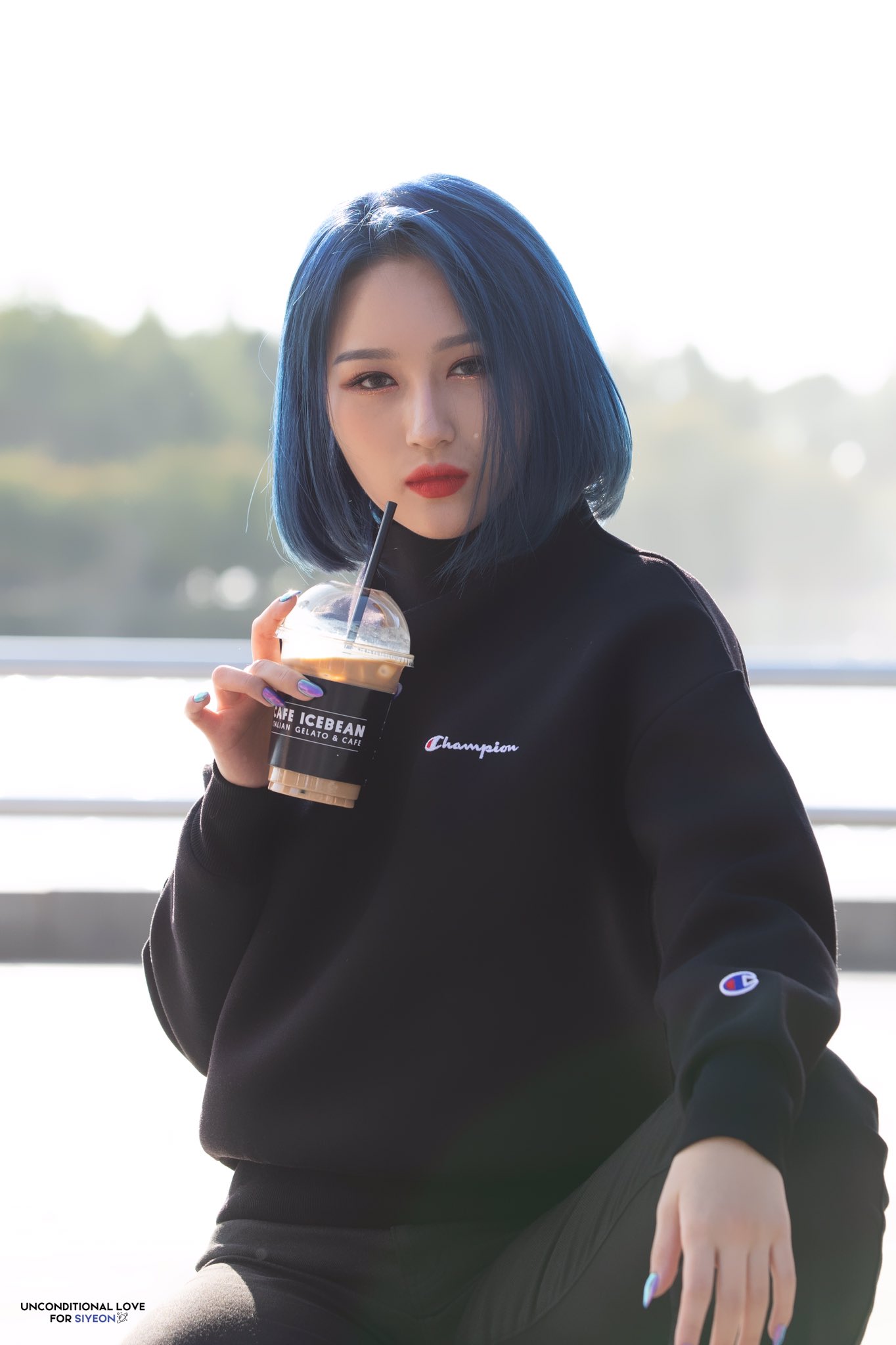 Blue Siyeon | Scrolller